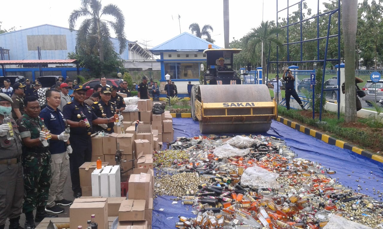 Bea Cukai Bekasi Musnahkan Jutaan Batang Rokok Ilegal – KUPAS MERDEKA