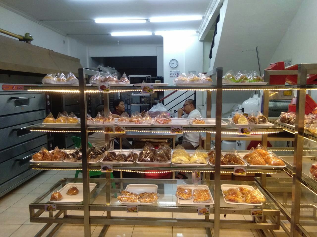 Targetkan Capai 100 Cabang, Manajemen Rotte Bakery Launching Tema â ...