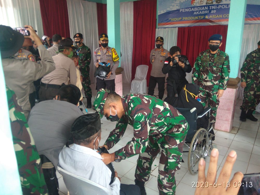 Alumni Akabri 89 Bagikan 1.000 Paket Sembako Kepada Warga Tamansari ...