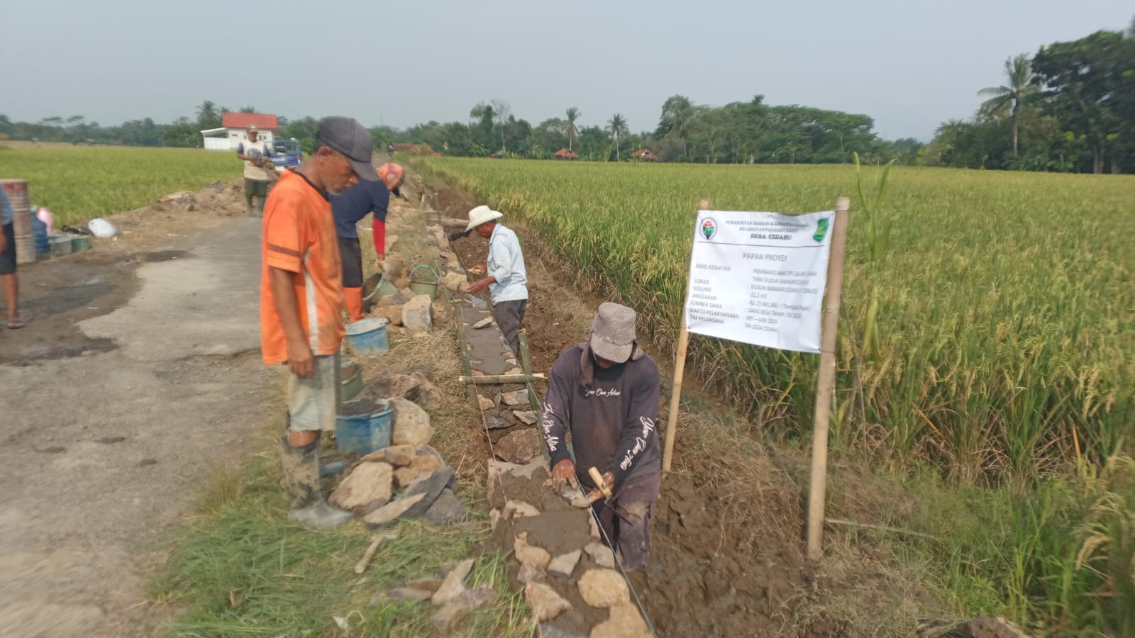 Realisasikan Dana Desa Tahap Pertama, Desa Cidahu Subang Bangun TPT ...