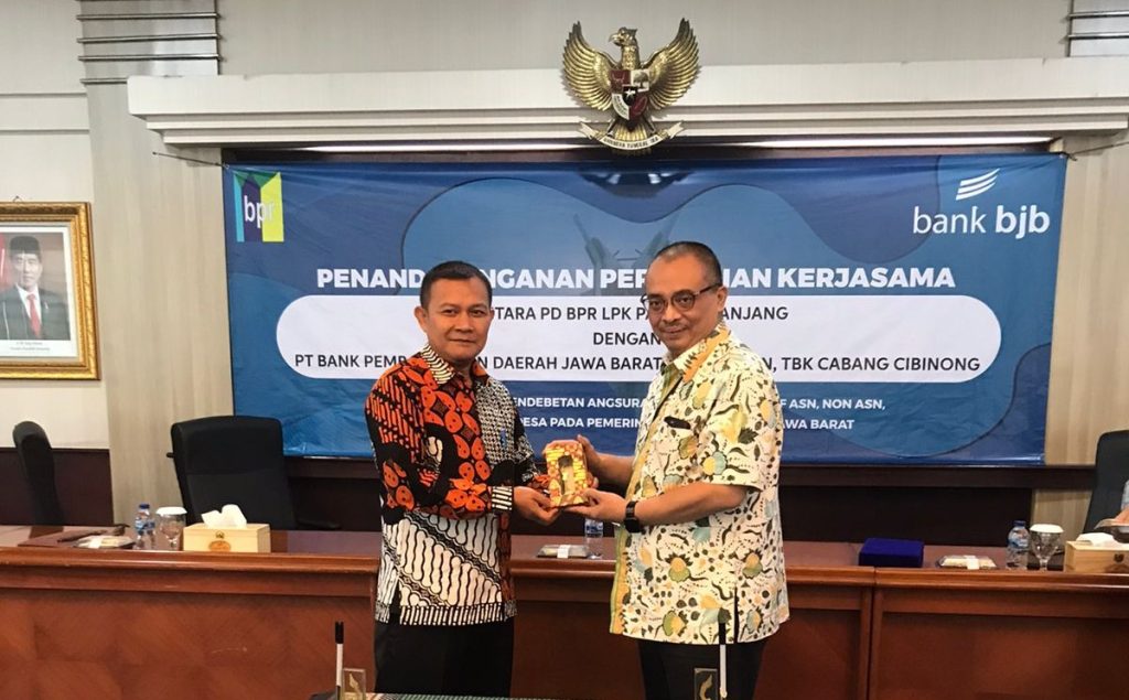 BPR LPK Parungpanjang dan BanK BJB Cabang Cibinong Bogor Tanda Tangani ...